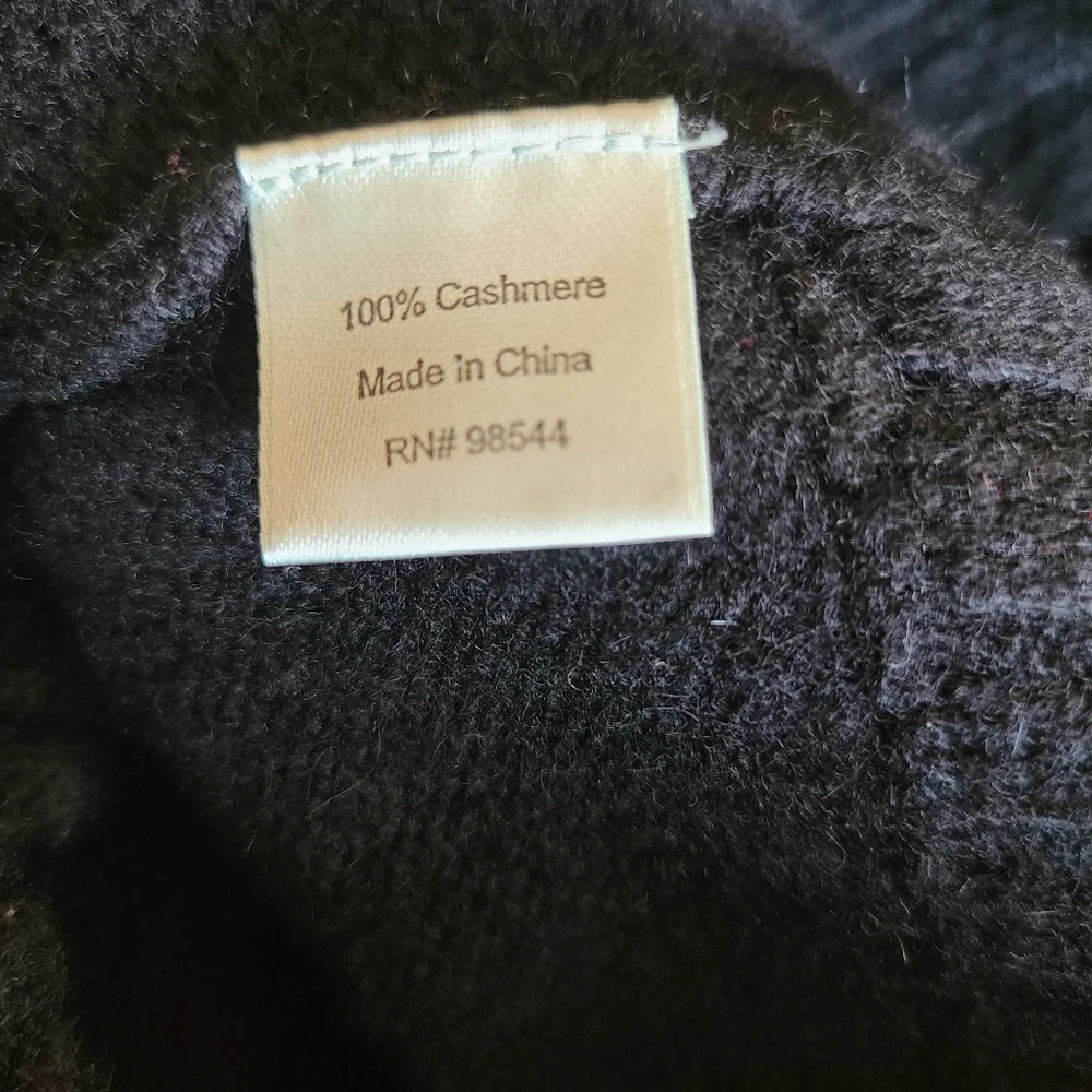 Beth Bowley | Sweaters | Beth Bowley 0 Cashmere Black Button Front V ...